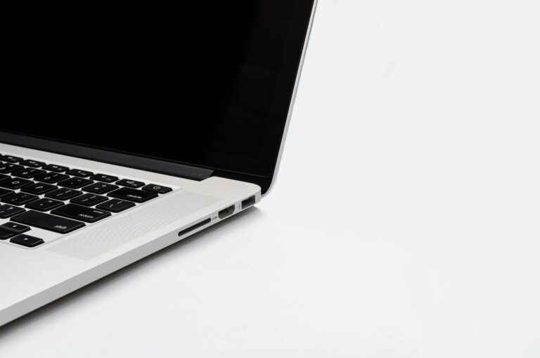 How to Clean a Laptop Like a Pro: The Complete Guide to Screen ...